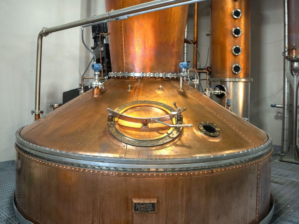 Roaming Man Tennessee Pot Distilled Whiskey – Sugarlands Distilling Company